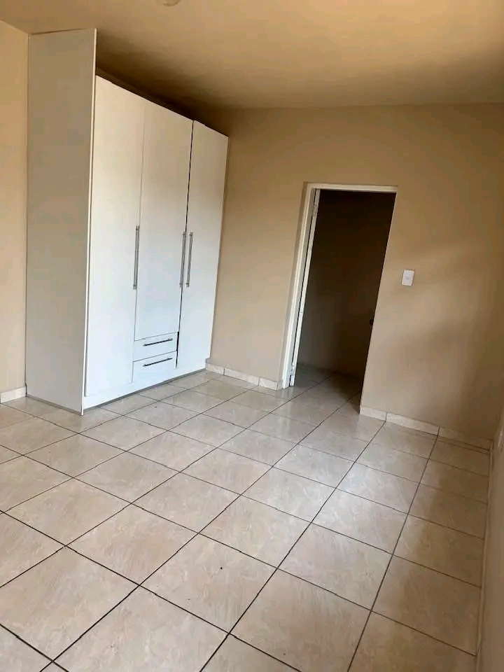 Bachelor available for rental at liliba for r in Tembisa, Gauteng ads sa