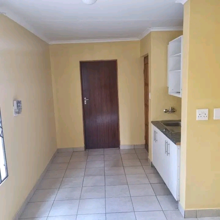 Cottage available in east field for 2700 +2700dep prepa in Vosloorus ...