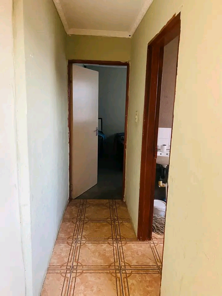 Hi guys i have one bedroom available for r260 in Clayville, Gauteng ads sa