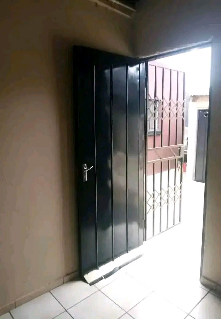 Rooms to rent in a neat secure yard, next to in Ivory Park, Gauteng ads sa