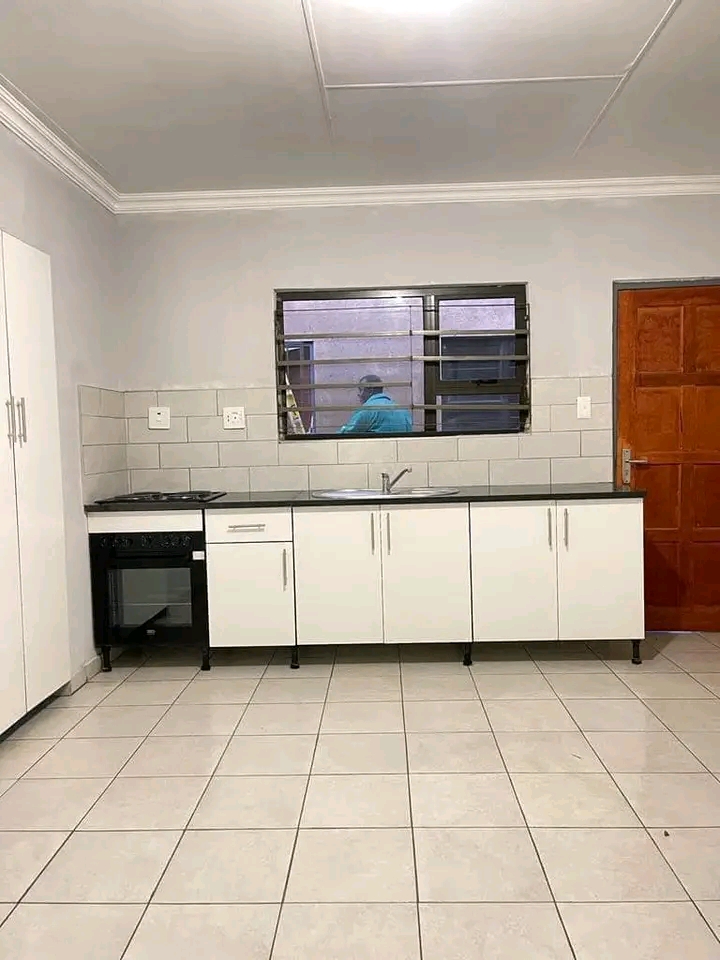 Bachelor unit available for rent from the 1st in Mamelodi, Gauteng ads sa