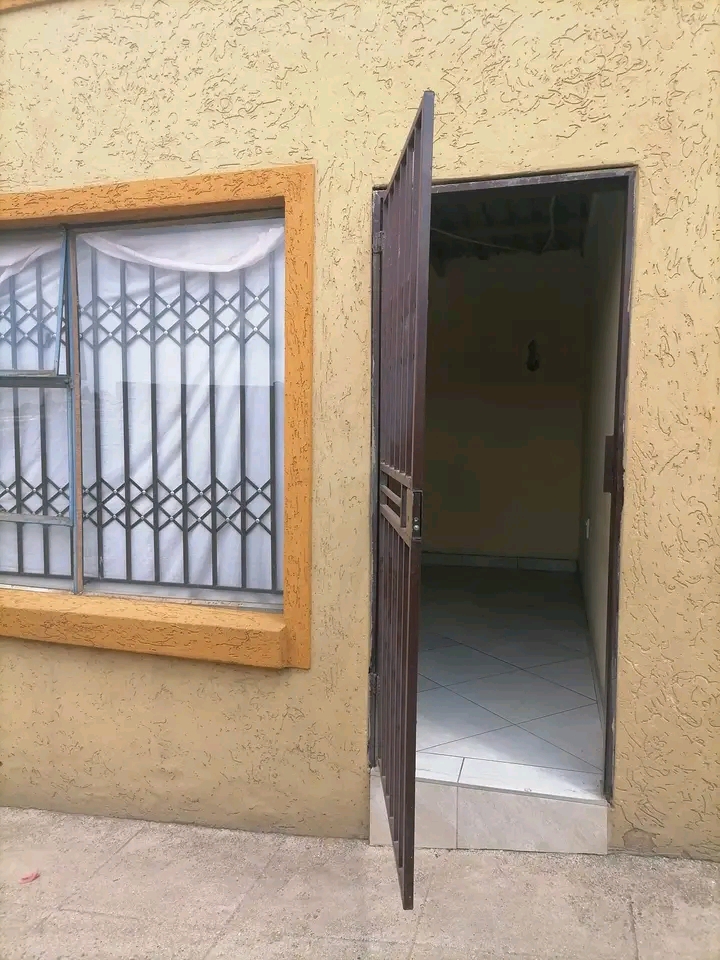 Morning, there will be an available room to r in Ivory Park, Gauteng ads sa